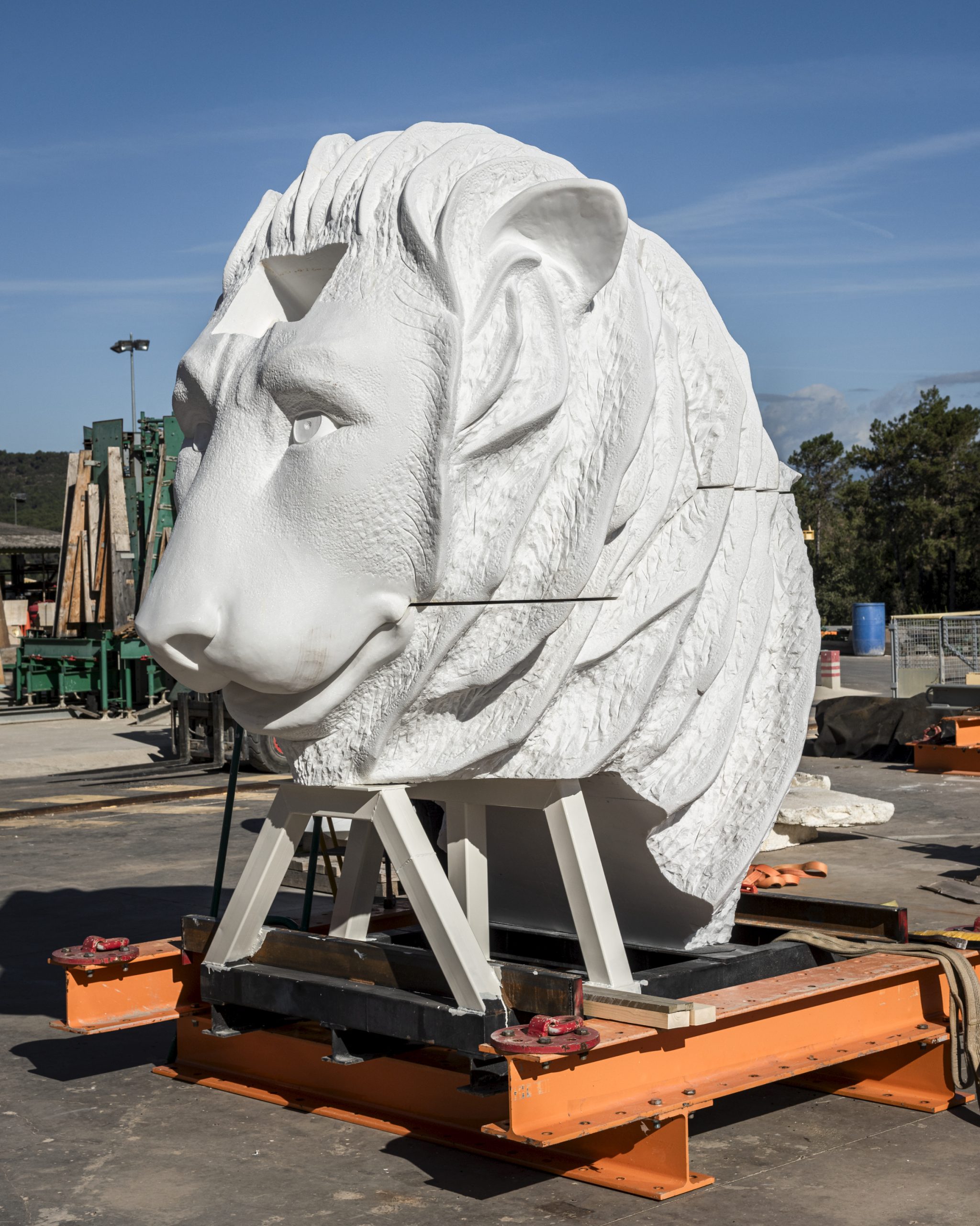 Figura del León alado que coronará la torre del Evangelista Marcos ...